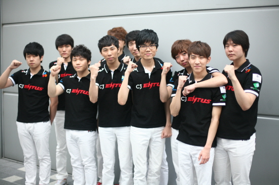 CJ ENTUS, SKT꺾고 5년만에 결승행 '감격'