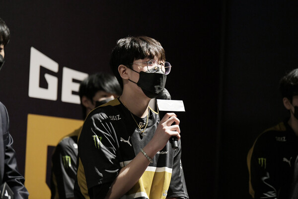 [LCK] V10 노리는 T1, 첫 우승 도전 젠지 “우리 팀 완승 자신” - 게임톡