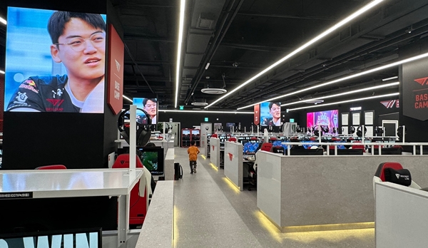 “T1 팬이라면 홍대입구로 모이세요” - 게임톡