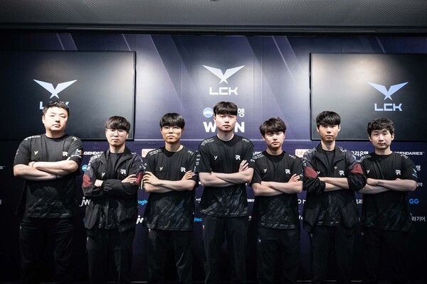 KT 롤스터, T1 10연패 사슬 끊고 단독 2위 점프