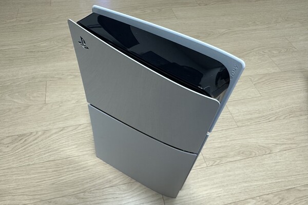 PS5 슬림 “제대로 줄이고, 확실히 얇아졌네”