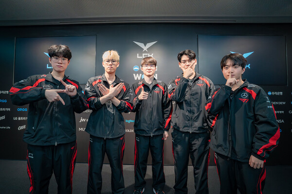 DK와 T1, LCK 서머 PO 2R 진출 - 게임톡